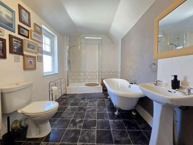 2 bed house for sale