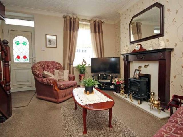 2 bed house for sale