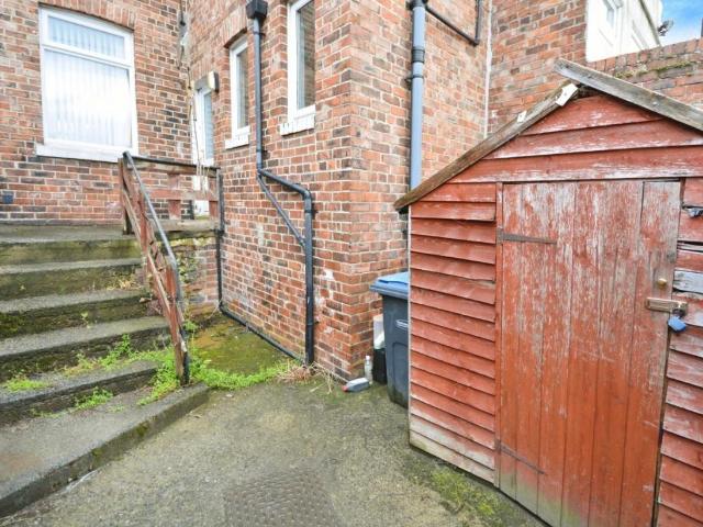 2 bed house for sale