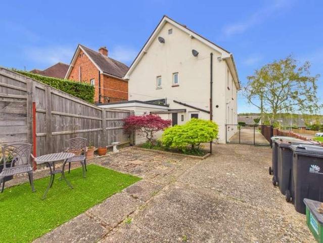 2 bed house for sale