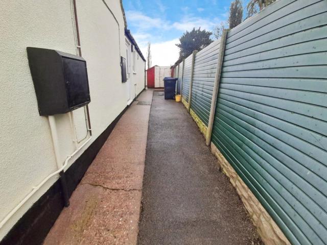 2 bed house for sale