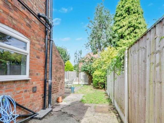 2 bed house for sale