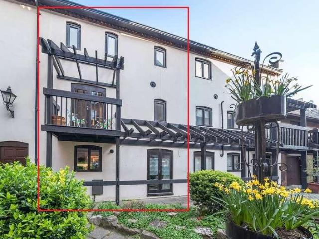 2 bed house for sale