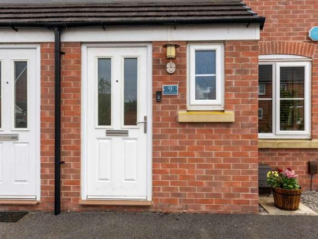 2 bed house for sale