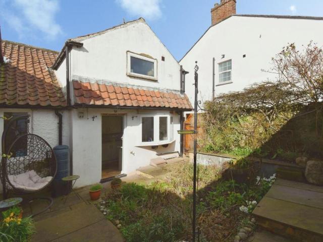 2 bed house for sale