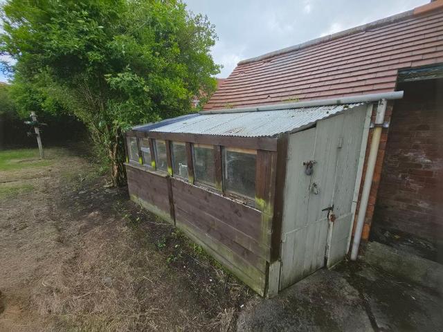 2 bed house for sale