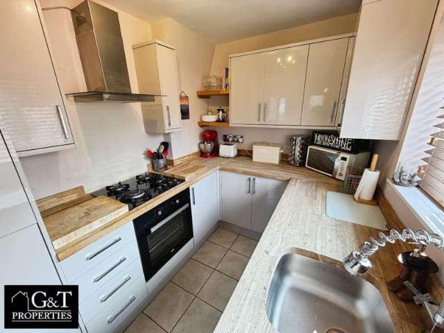 2 bed house for sale