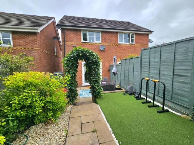 2 bed house for sale