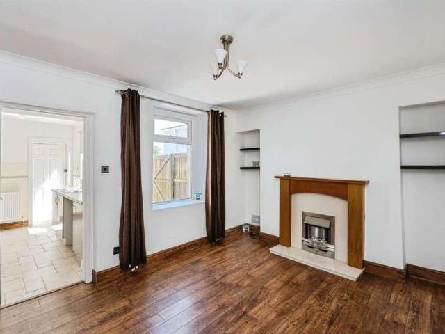 2 bed house for sale
