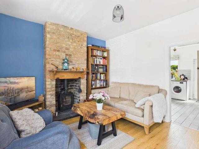2 bed house for sale