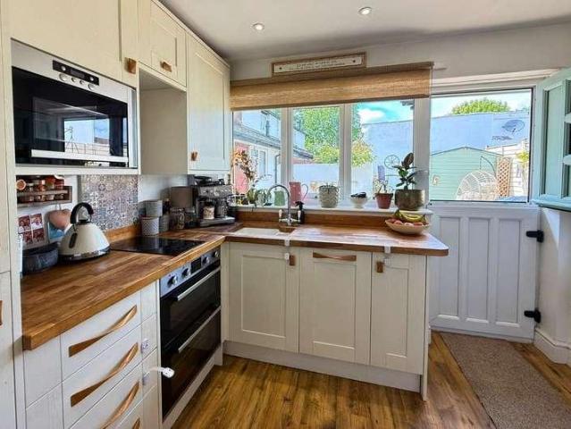 2 bed house for sale