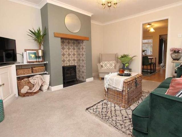 2 bed house for sale