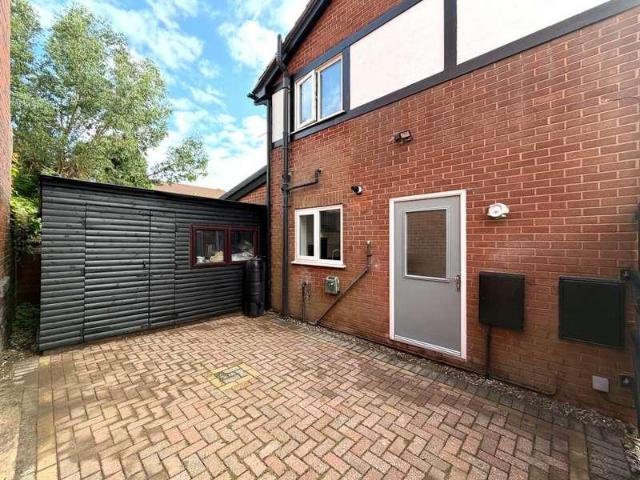 2 bed house for sale
