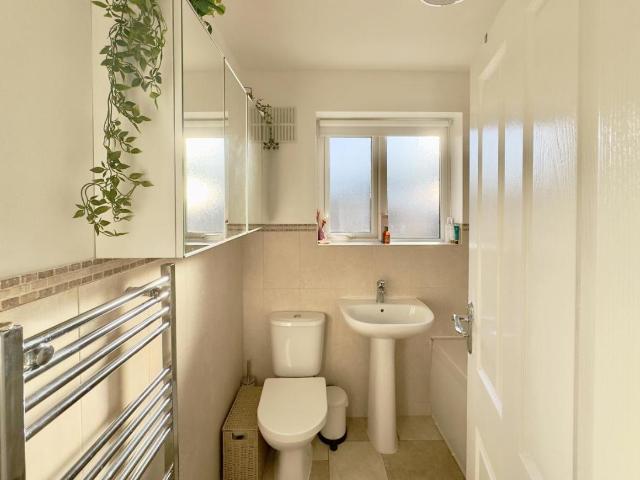 2 bed house for sale