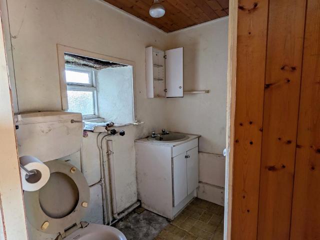 2 bed house for sale