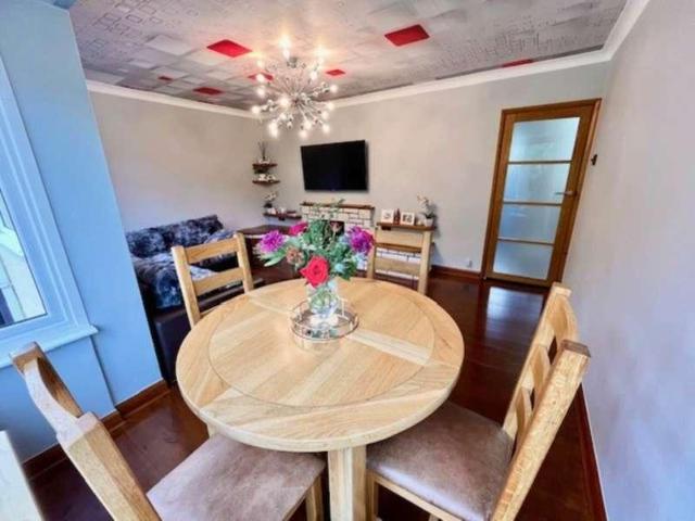 2 bed house for sale