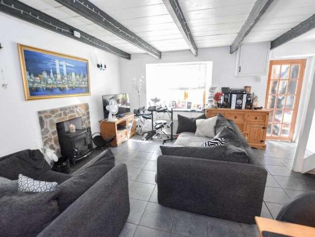 2 bed house for sale