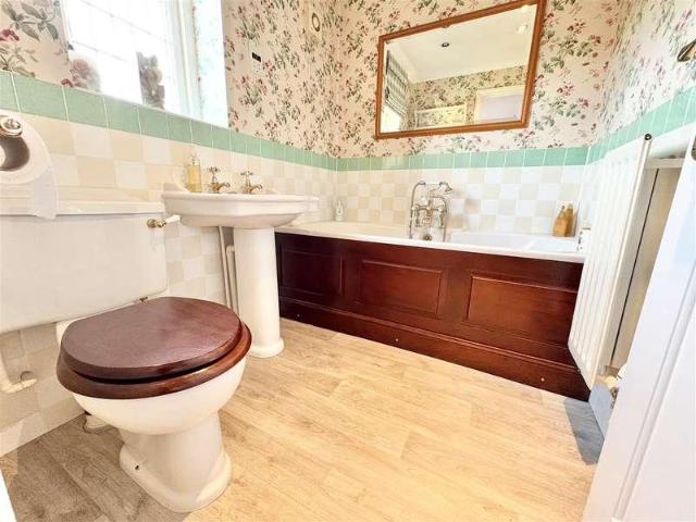 2 bed house for sale