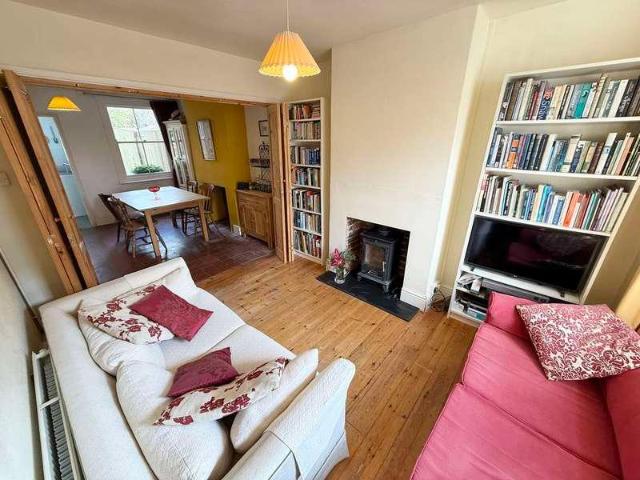 2 bed house for sale