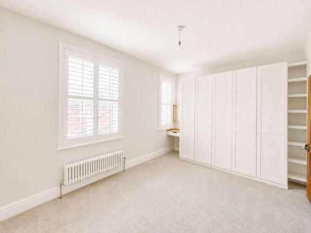 2 bed house for sale