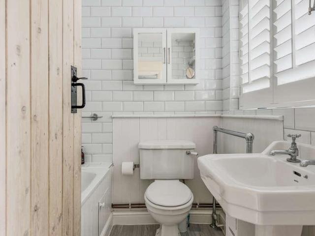 2 bed house for sale