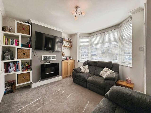 2 bed house for sale