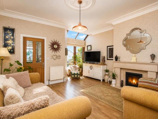 2 bed house for sale