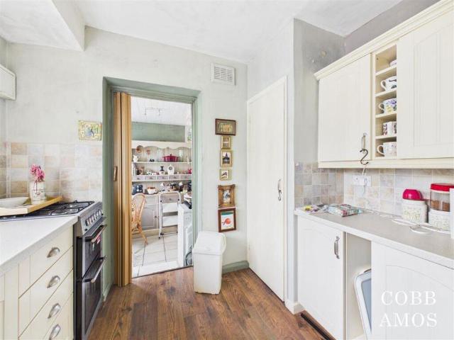 2 bed house for sale