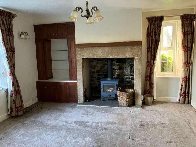 2 bed house for sale
