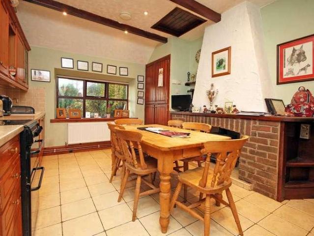 2 bed house for sale
