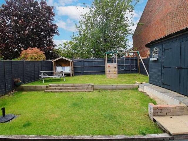 2 bed house for sale