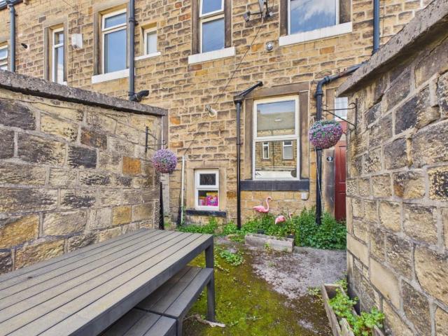2 bed house for sale
