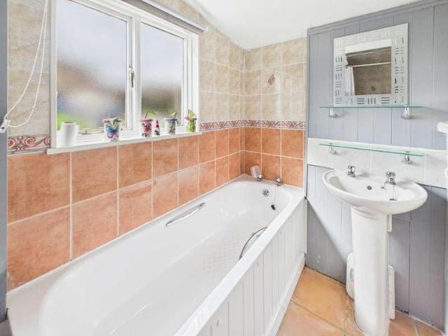 2 bed house for sale