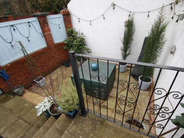 2 bed house for sale