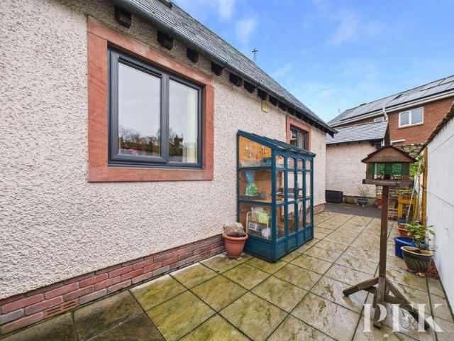 2 bed house for sale