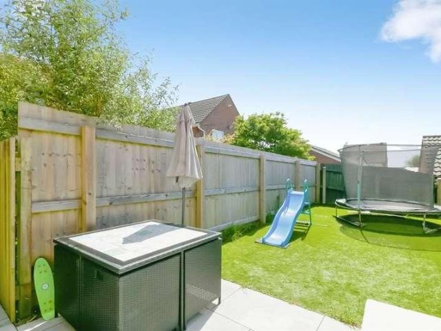 2 bed house for sale