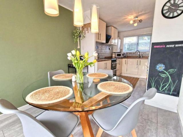 2 bed house for sale