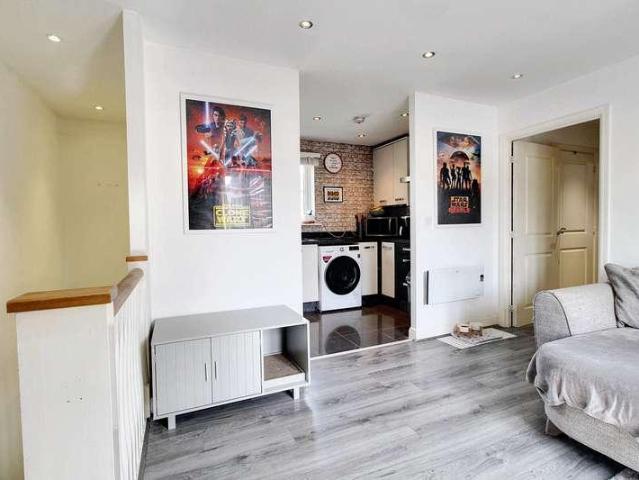 2 bed house for sale