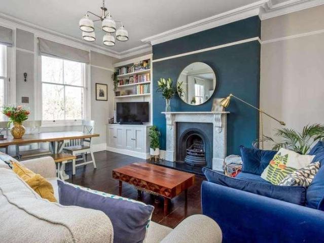 2 bed flat for sale