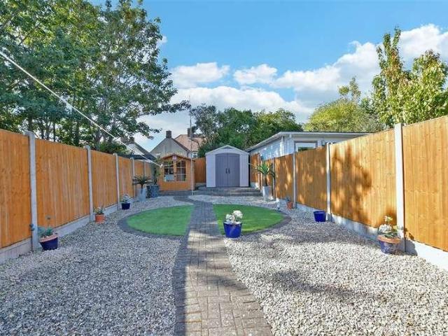 2 bed house for sale