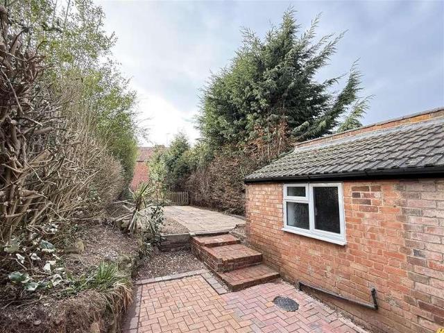 2 bed house for sale