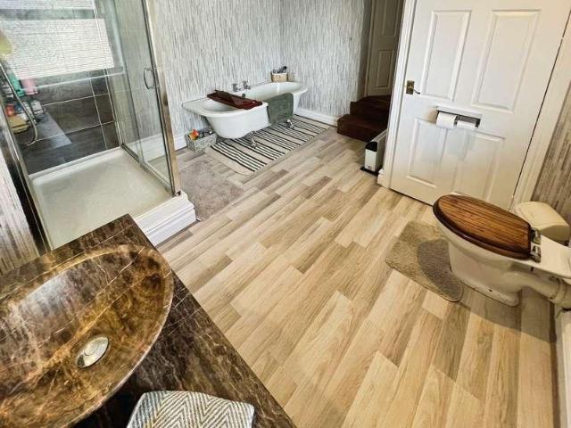 2 bed house for sale