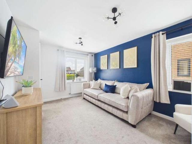 2 bed house for sale