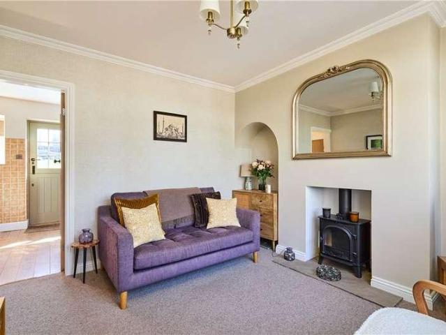 2 bed house for sale