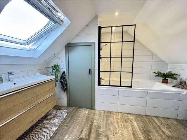 2 bed house for sale