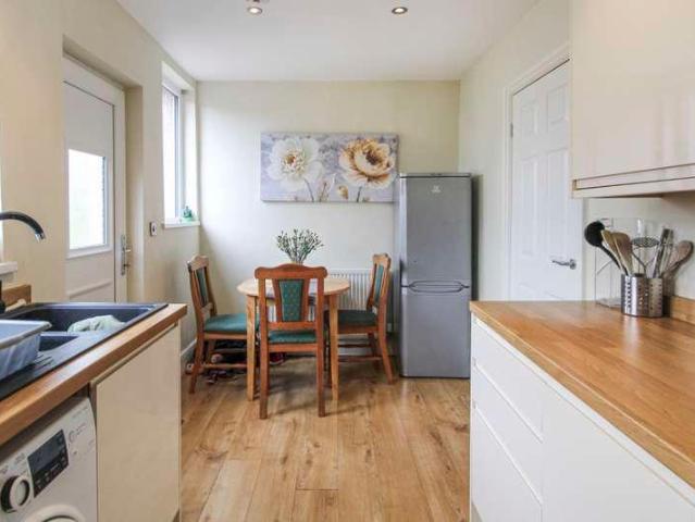 2 bed house for sale