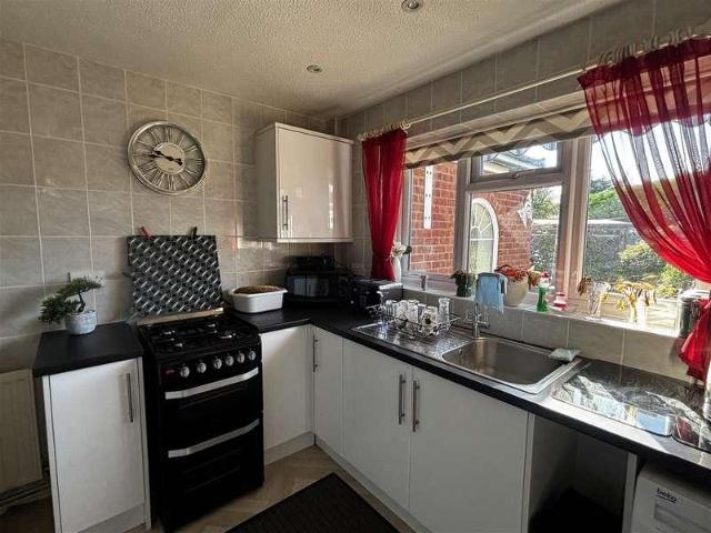 2 bed house for sale