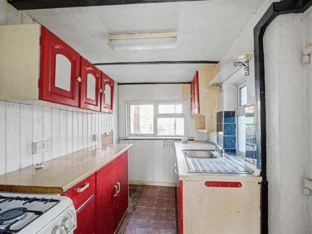2 bed house for sale