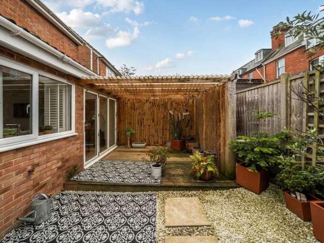 2 bed house for sale