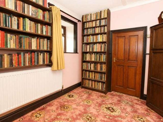 2 bed house for sale